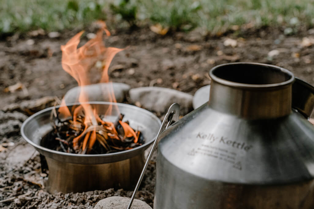 Campingkocher ohne Gas - das Kelly Kettle Set im Test // take an adVANture