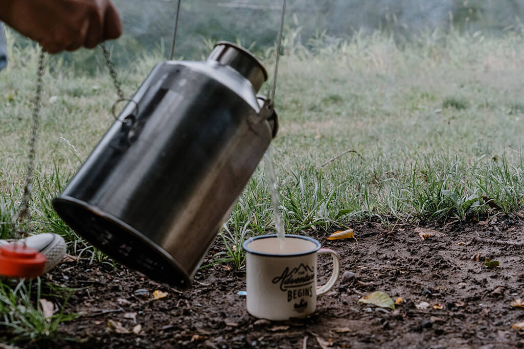 Campingkocher ohne Gas - das Kelly Kettle Set im Test // take an adVANture
